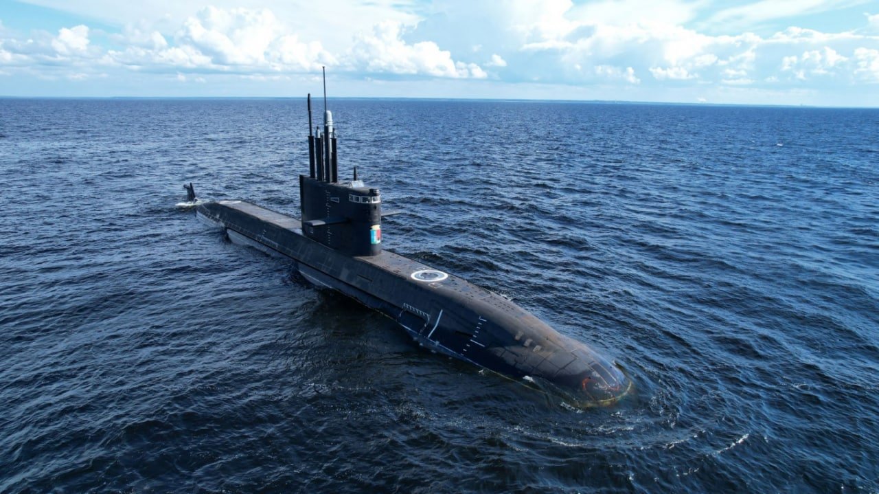Sea trials of the first production non-nuclear submarine (nNS) of ...