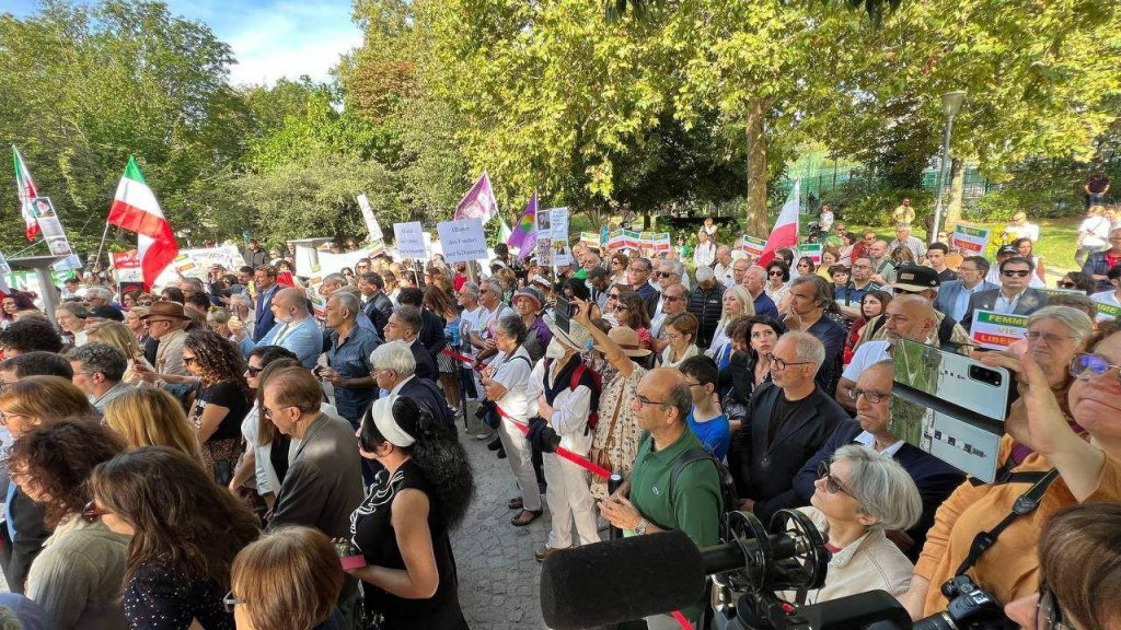 The opening of “Mahsa Gina Amini” park in the 10th municipality of ...